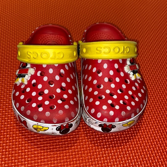 CROCS | Shoes | Disney Kids Croc Shoes Minnie Mouse Theme Park Light Up ...